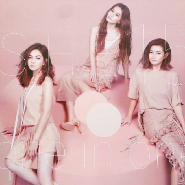 SHE專輯海報 （全新） | 蝦皮購物