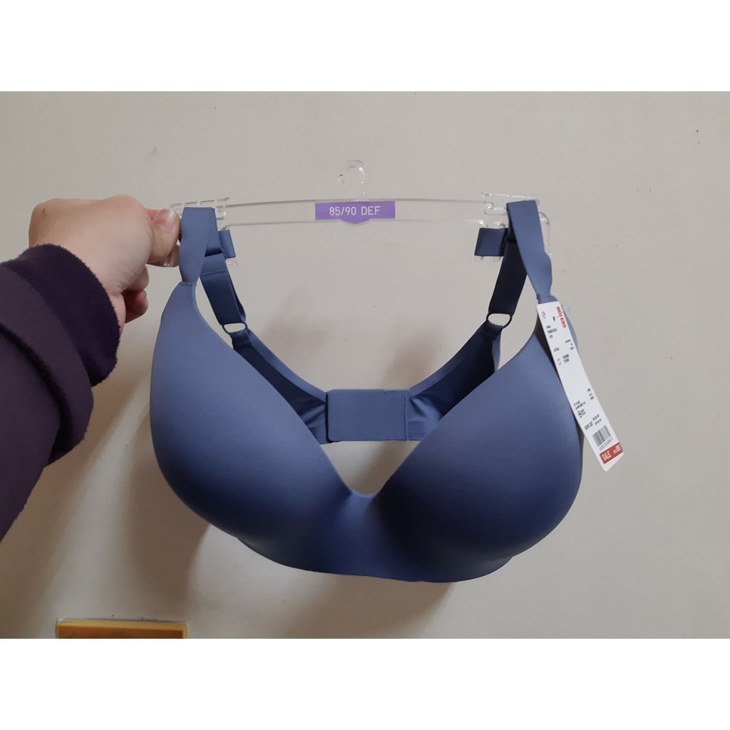 (代售)UNIQLO-無鋼圈美型胸罩(全新，64Blue，85/90DEF) | 蝦皮購物