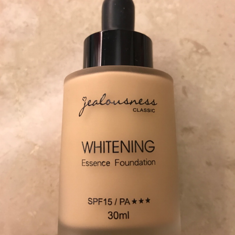 JS婕洛妮絲Jealousness羽絲柔亮粉底精華-二手 | 蝦皮購物