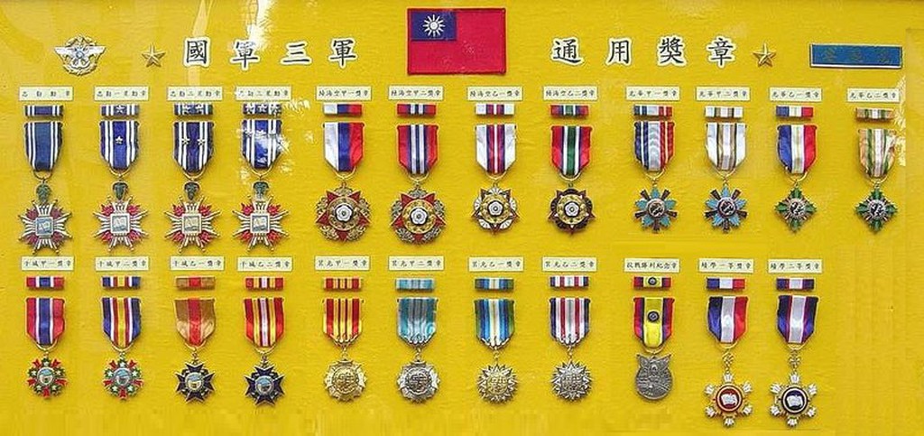 可欣台灣精品：三軍通用勳章獎章（單枚價格） | 蝦皮購物