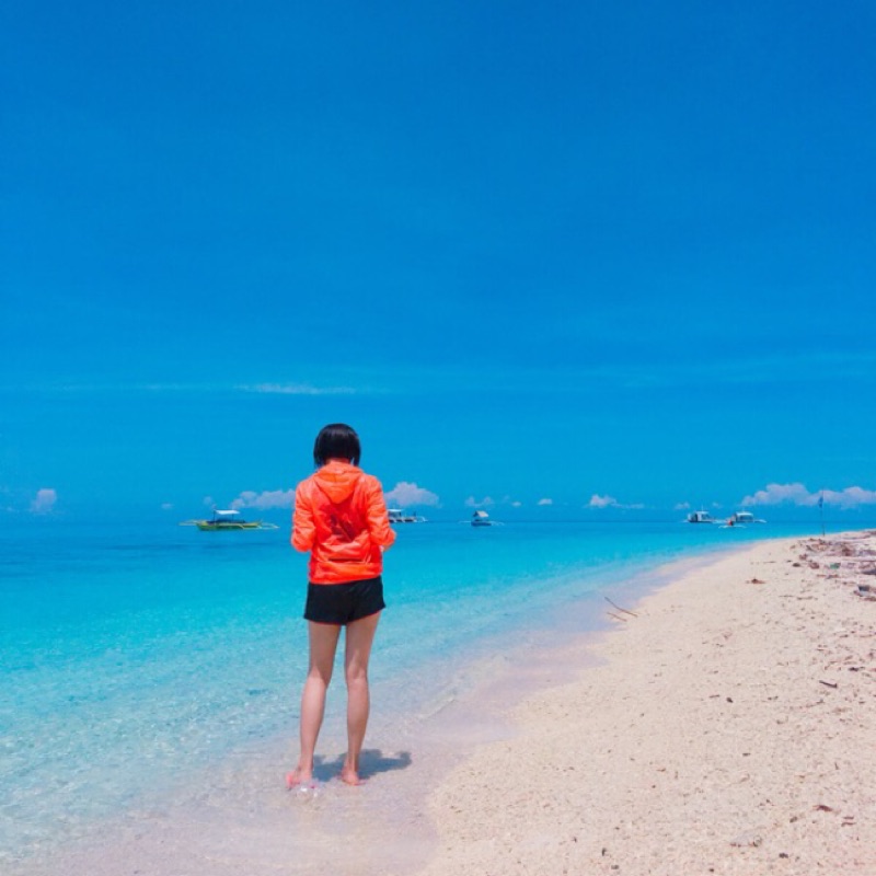 SOFO 薄外套 防風外套 抗UV外套 防曬外套 / 可收納成小包 半透明款 橘紅色 | 蝦皮購物