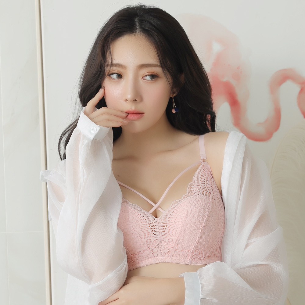 【Mini Queen】獨家 魔鏡樂園 單內衣 澎澎杯交叉細帶浮雕蕾絲包覆軟鋼圈內衣(糖霜粉65B-95F)交叉內衣性感 | 蝦皮購物