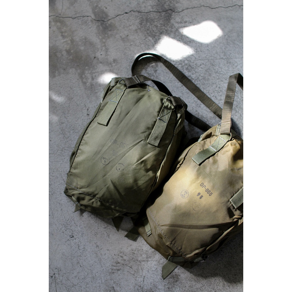 { 虫洞 TN } Czech Paratroop Bag / 捷克傘兵軍包 | 蝦皮購物