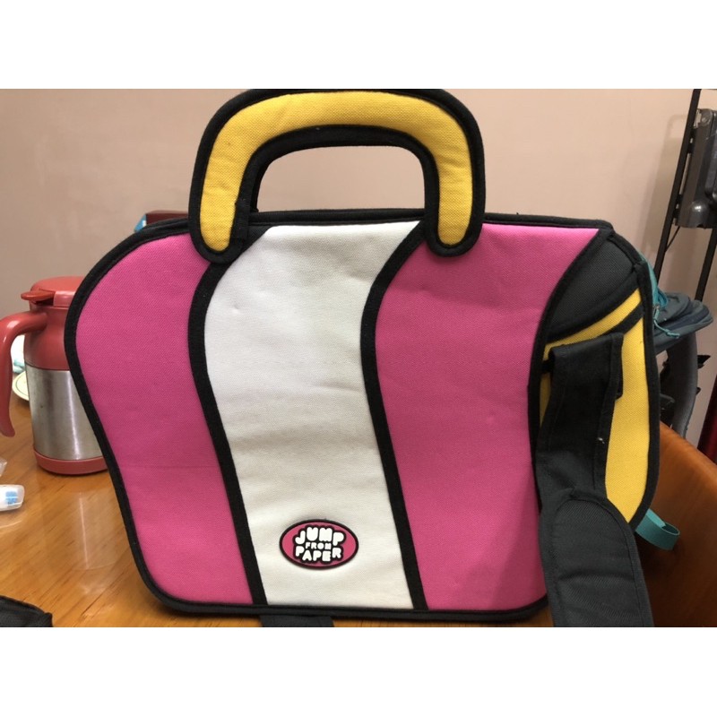 JumpFromPaper 全新正牌桃紅側背包 2D平面立體漫畫包 | 蝦皮購物