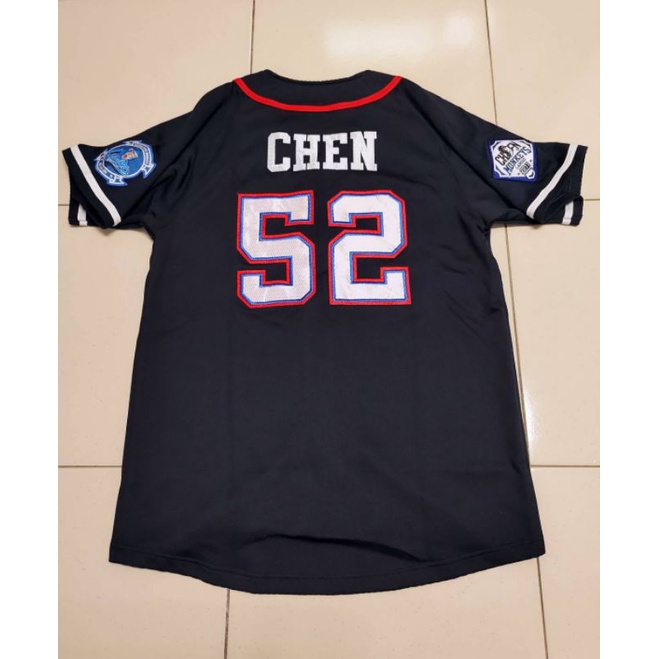 中華職棒CPBL Lamigo桃猿 2014黑潮限量限定版電繡球衣 台灣巨砲 陳金鋒#52 輝煌時刻紀念臂章 SZ:XL | 蝦皮購物