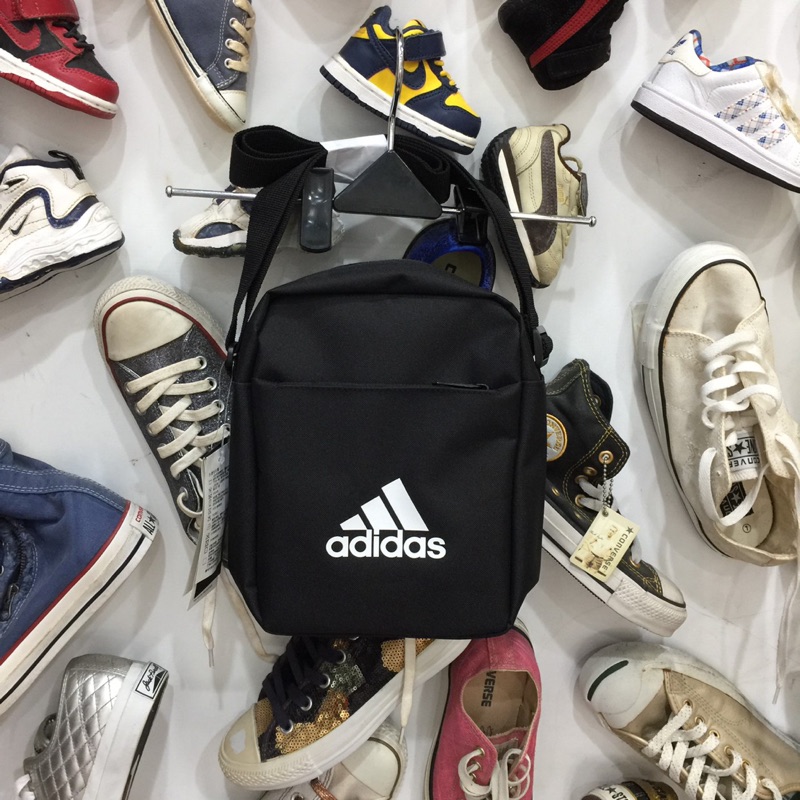 🌹斑馬團🌹Adidas 小側背包/小包/百搭/輕巧/實用/搶手貨/潮流/時尚/簡單/必備單品/方便/ED6877 | 蝦皮購物