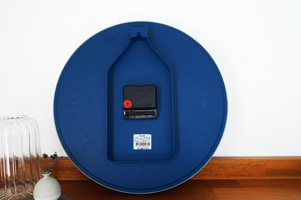 台灣品牌【靜音掛鐘 BARSO】立體數字/立體鐘面 深海藍/深棕色 BS-805 北歐風時鐘/超靜音時鐘/北歐風掛鐘 | 蝦皮購物