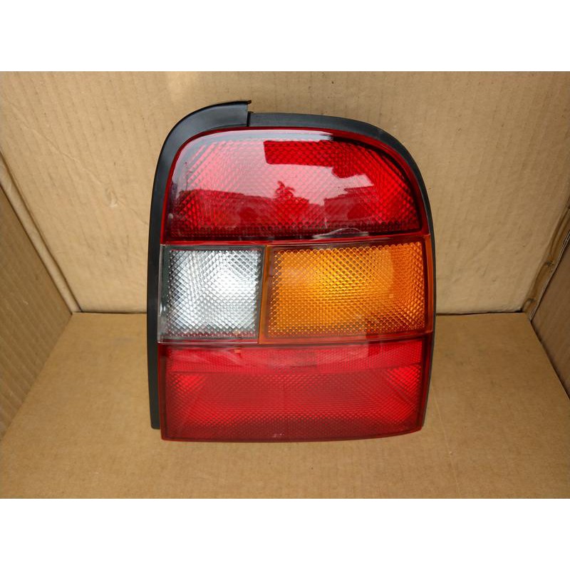 TNSK 正廠 MARCH 進行曲 K11 95-4D 後燈 尾燈 紅黃白3色 乘客右邊 單顆特價350元 | 蝦皮購物