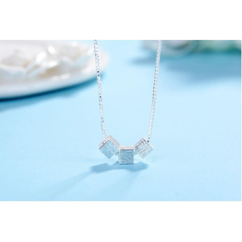 [現貨]j063-S925純銀 幸運方塊拉絲 項鍊 鎖骨鍊 墜子(隨機 附送鏈條 ) | 蝦皮購物