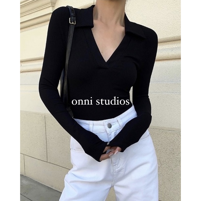 onni studios | 辣妹風長袖翻領T恤 襯衫領 黑色 白色 長袖上衣 V領 基本款 基本款 打底 歐美風 春裝 | 蝦皮購物