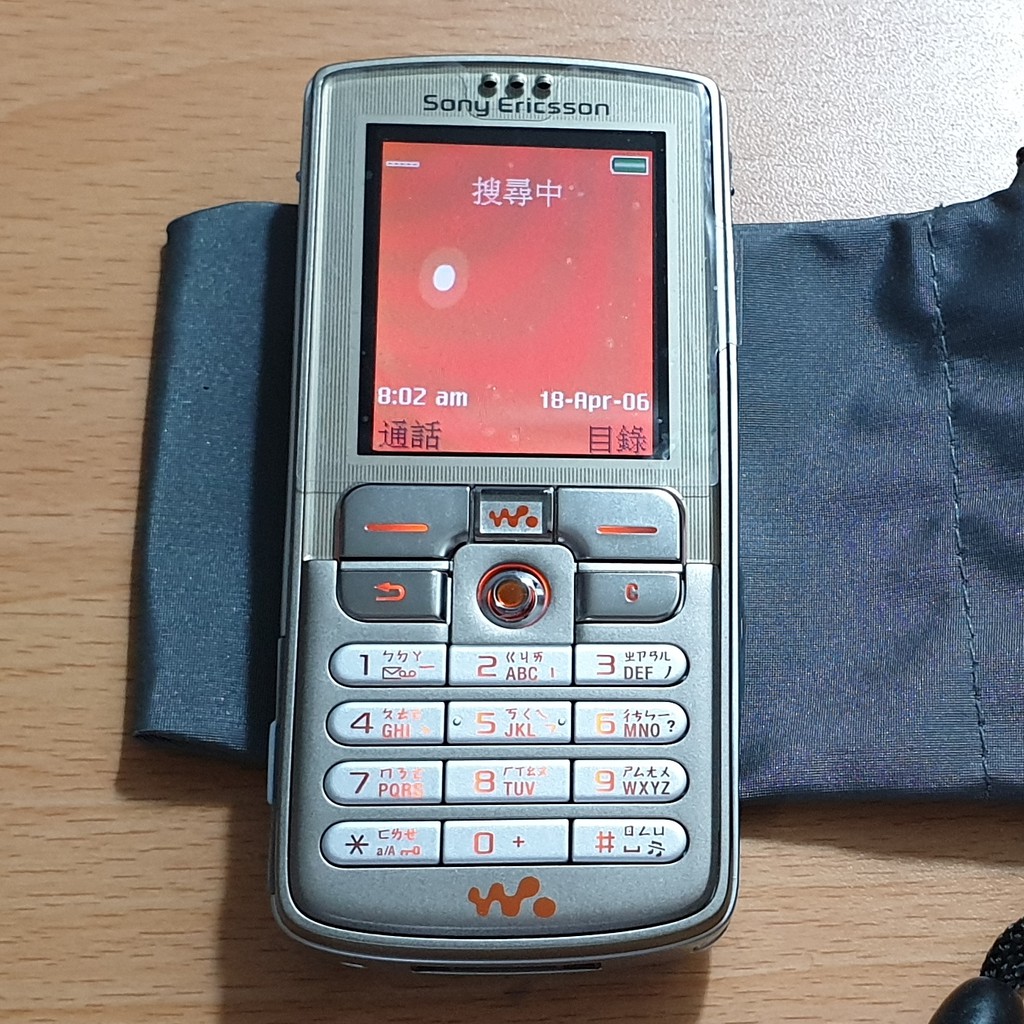 出清經典收藏 Sony Ericsson W700i 200萬 walkman 手機 金色 更換原廠全新外殼 | 蝦皮購物