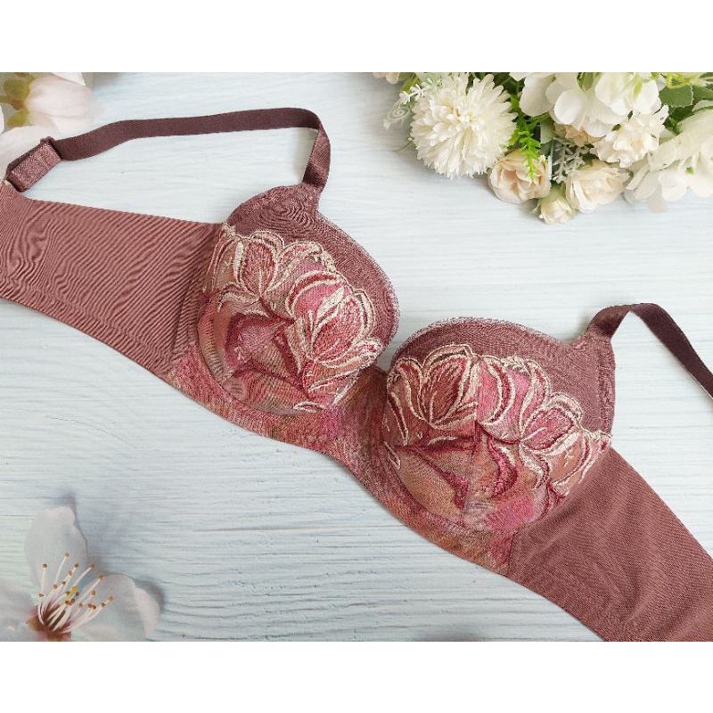 【金華歌爾】日本進口 舒適 軟鋼圈內衣 刺繡蕾絲 美背無痕 80D，80B，70C，70B 原價2880 | 蝦皮購物