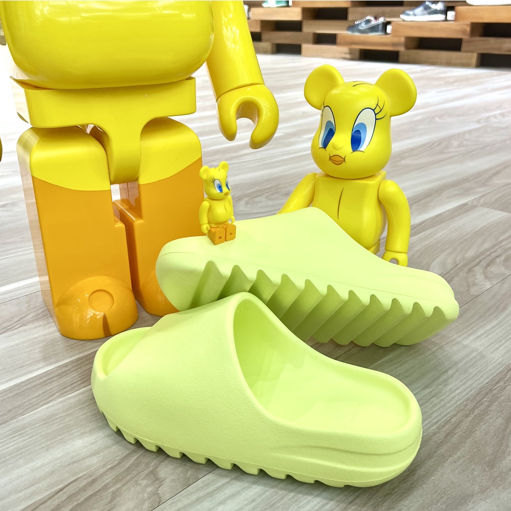 ADIDAS YEEZY SLIDE "GLOW GREEN" 螢光色-HQ6447 | 蝦皮購物