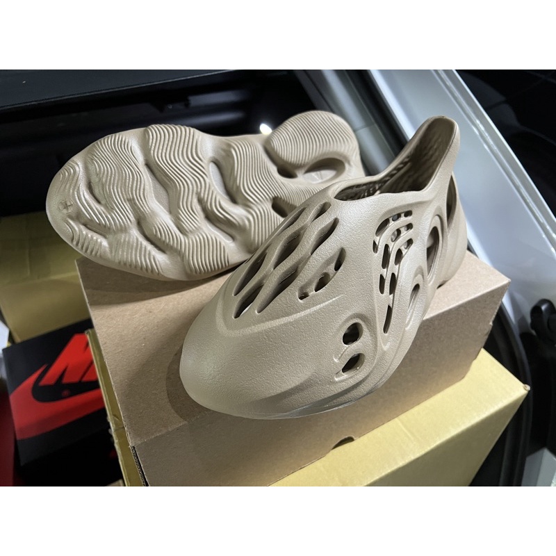 全新 Adidas Yeezy Foam Runner Mist US9 GV6774 台灣公司貨 台北 | 蝦皮購物