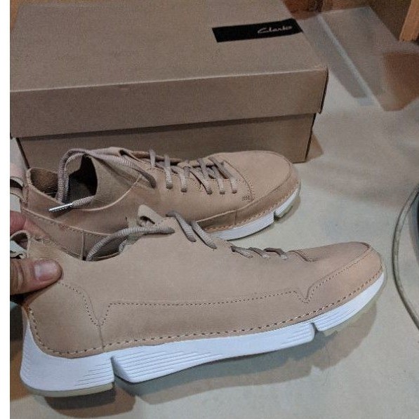 clarks tri spark 時尚棕褐色 | 蝦皮購物