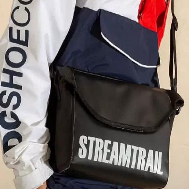 日本StreamTrail戶外防水包.新款 BREAM 休閒單肩郵差包- 瑪瑙黑(輕便好看) | 蝦皮購物