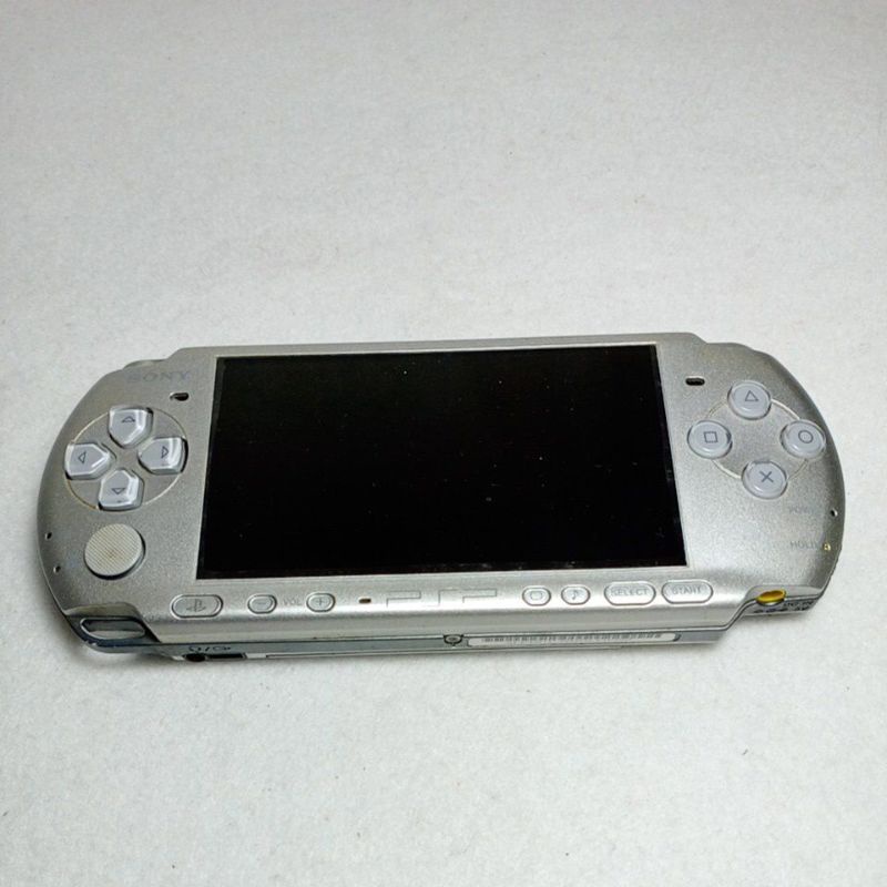 索尼原廠 PSP3007遊戲機 主機+8G+加遊戲片/使用時會有一條線（零件機）有改機 | 蝦皮購物