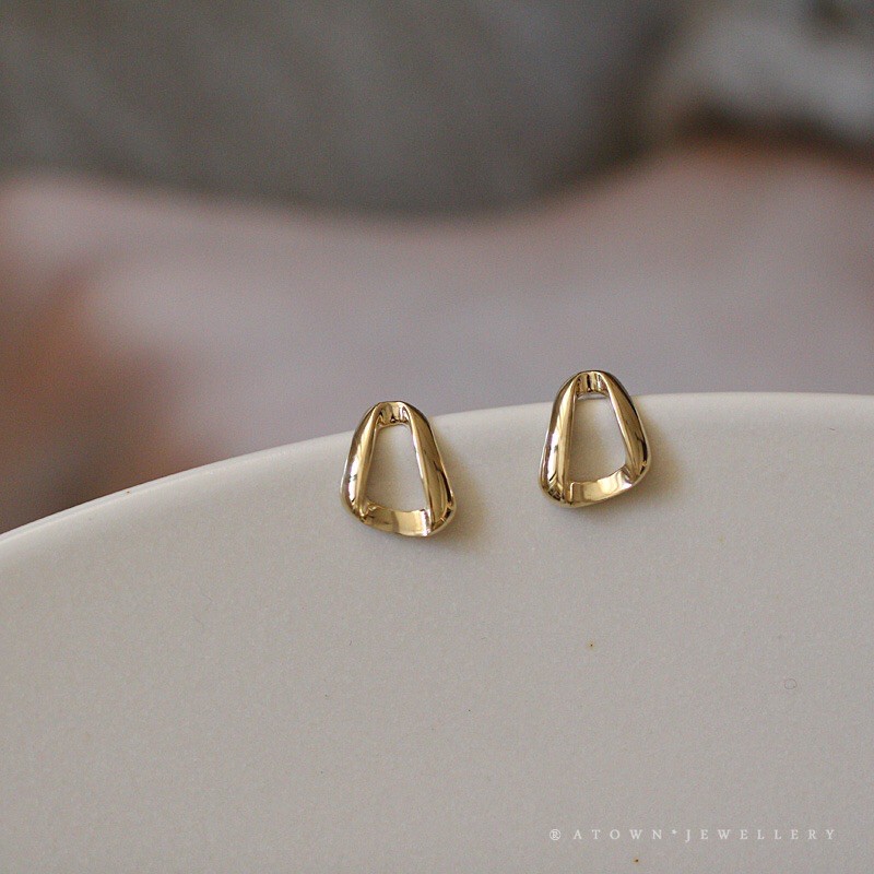 =現貨= ATOWN 輕珠寶 純9K金 不規則幾何橢圓三角 不褪色K金耳環 | 蝦皮購物