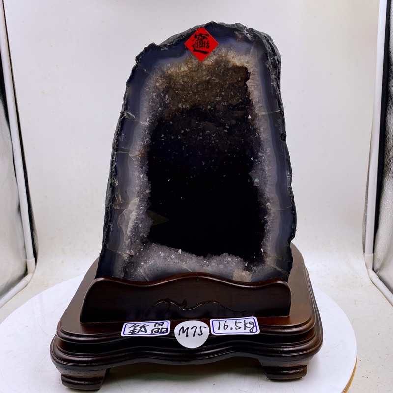 H2698 頂級巴西紫水晶洞 含座重：16.5kg 高32cm,寬度28cm，厚度33cm，洞深18cm （紫晶洞 | 蝦皮購物