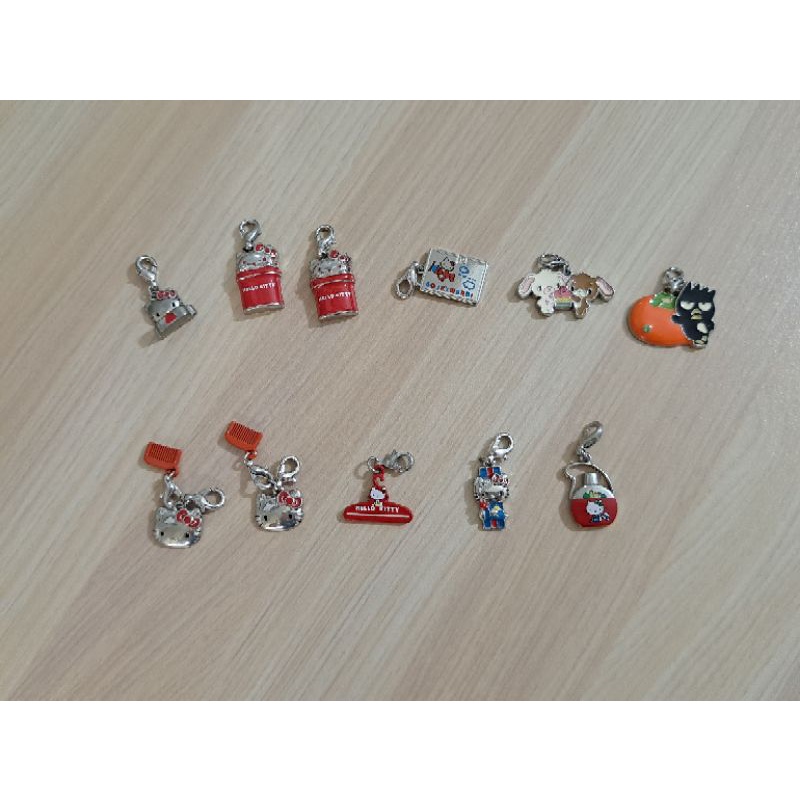 Hello kitty 7-11 經典時尚吊飾 單賣 限量絕版珍藏（還有酷企鵝、蜜糖邦尼款式） | 蝦皮購物