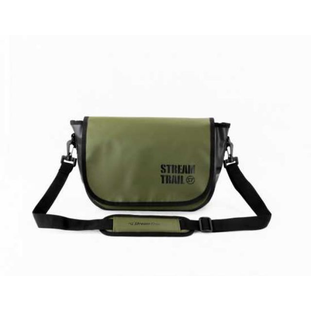 免運~ 日本 Stream Trail 戶外防水包 Mussel 單肩休閒包 (3色) 陸軍綠/瑪瑙黑/野戰沙 | 蝦皮購物