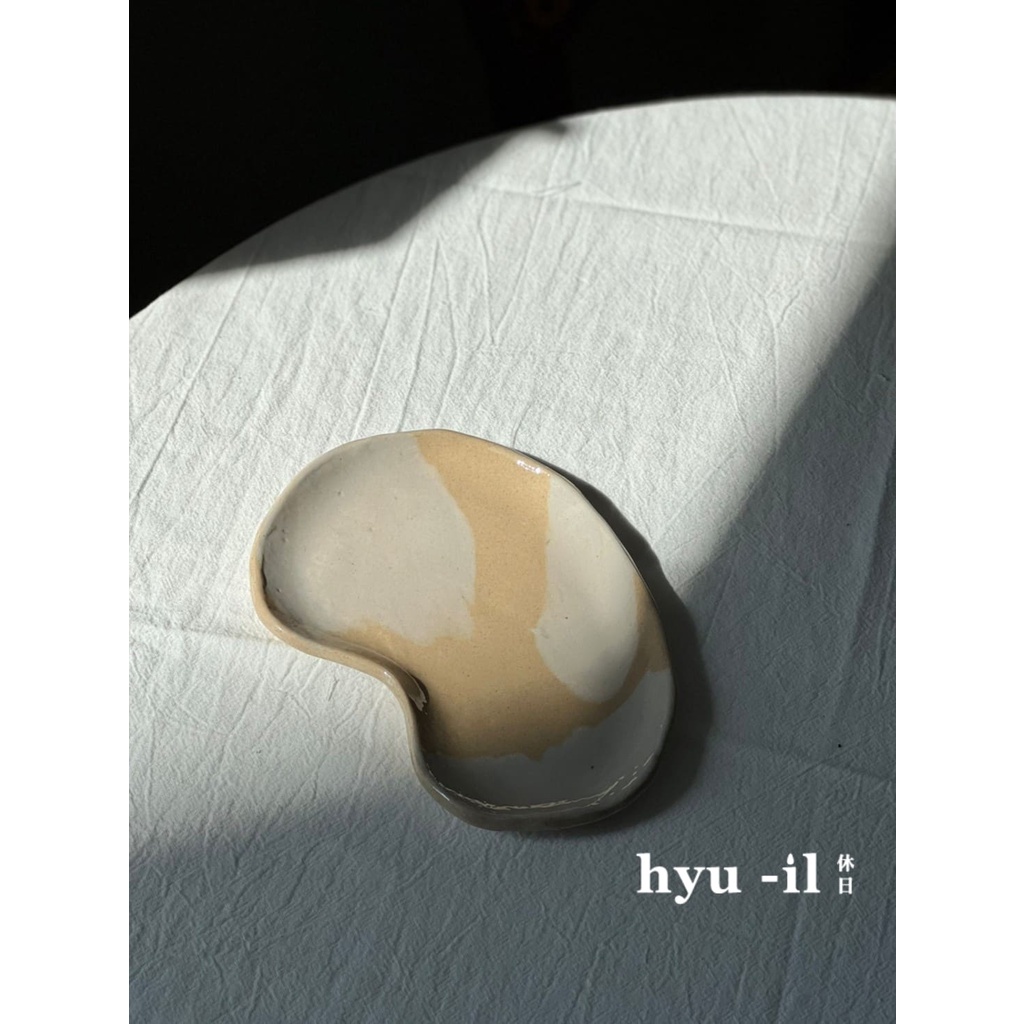 Hyu-il home ♡ 隨心所欲的侘寂不規則盤 飾品 餐盤 侘寂風 飾品盤 拍照道具 甜點盤 | 蝦皮購物
