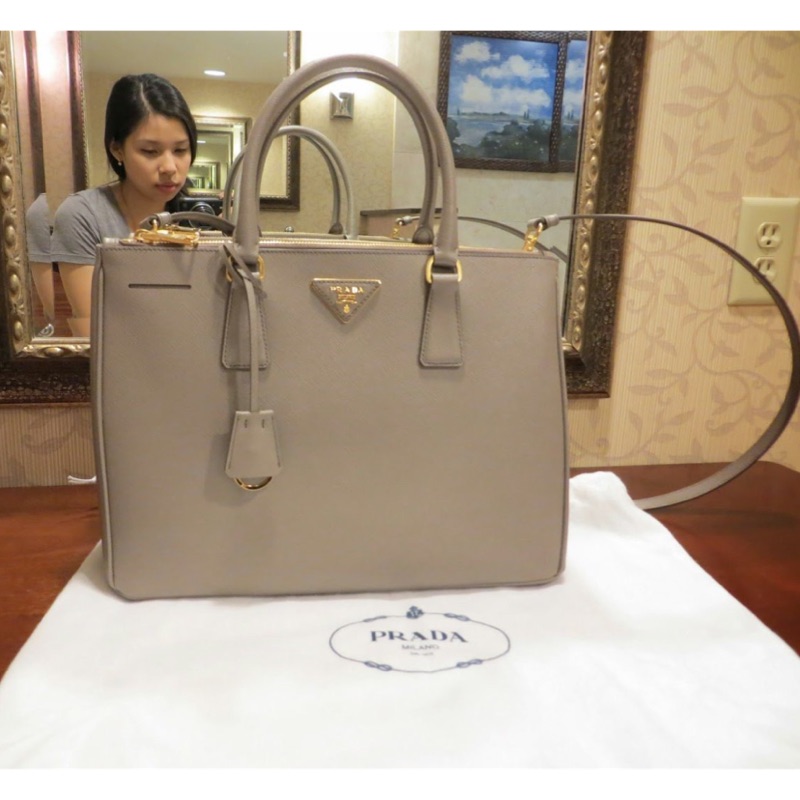 Prada saffiano lux handbag 裸灰色 Argilla BN2274 殺手包 | 蝦皮購物
