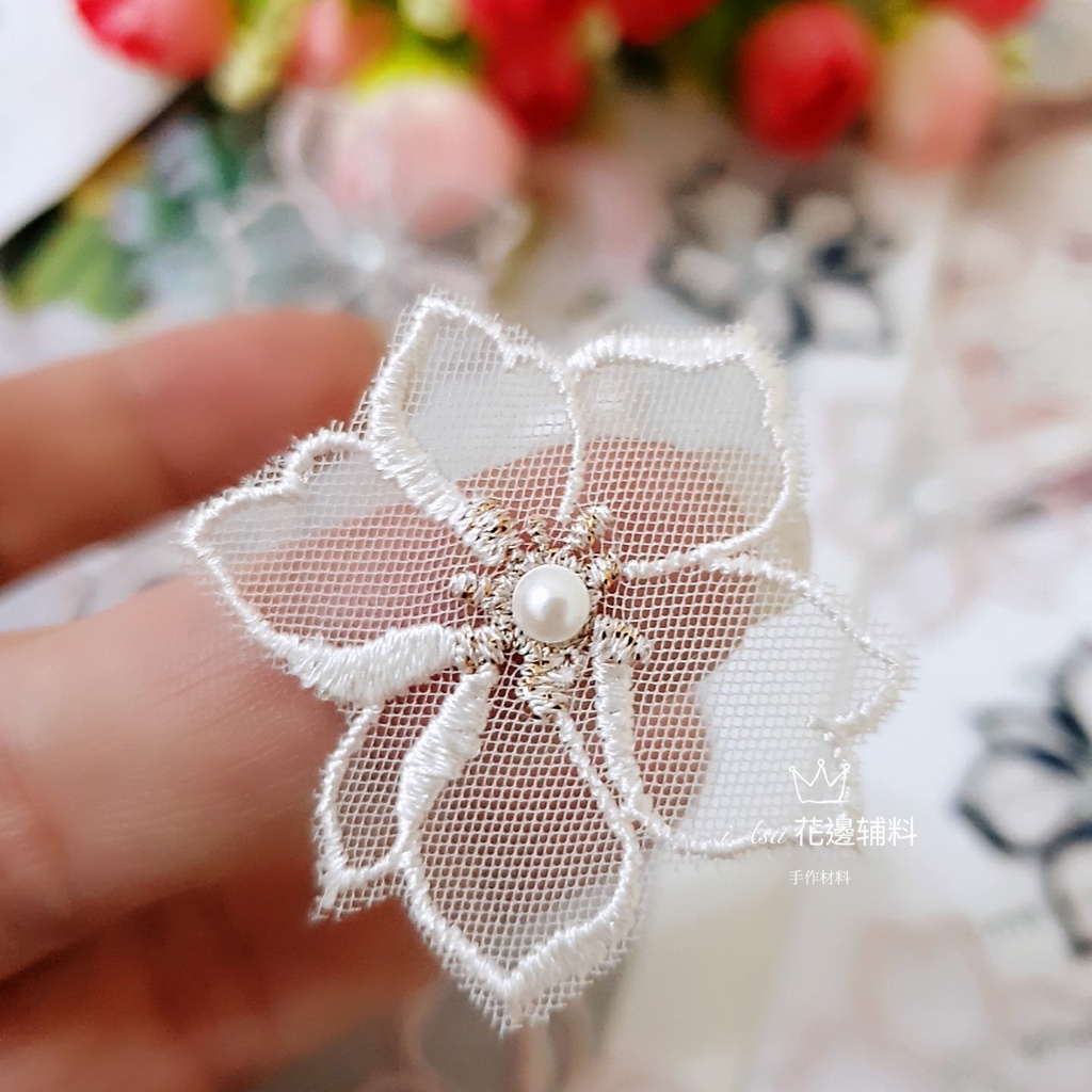《iAsa愛莎の》手作材料 【5朵】亮絲線刺繡小花片半面珍珠花片diy婚紗頭紗服裝裝飾童裝裝飾 | 蝦皮購物