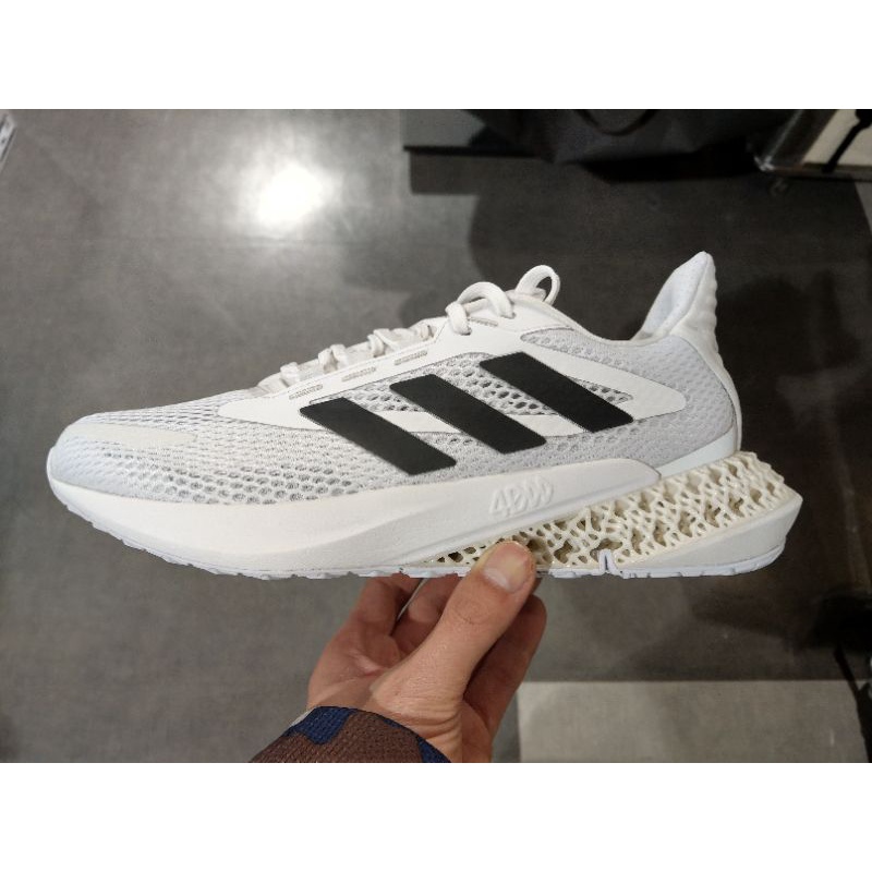 南 2022 2月 Adidas 4DFWD PULSE 跑鞋 Q46449 白黑 避震 透氣 健身 運動慢跑鞋 | 蝦皮購物