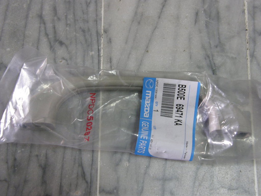 正廠 福特 MAXI 載卡多 E2200 內引手 屋頂內抓手 內扶手 (上) 其它工具箱,六角鎖,昇降機,泥槽歡迎詢問 | 蝦皮購物