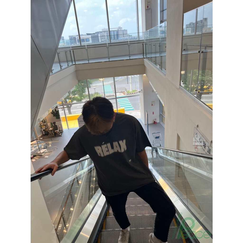 【PEACE STORE】韓國 迷幻RELAX漸層晃動英文 短TEE 五分袖 寬鬆 情侶 抖音小哥哥 小姊姊 BV綠 | 蝦皮購物