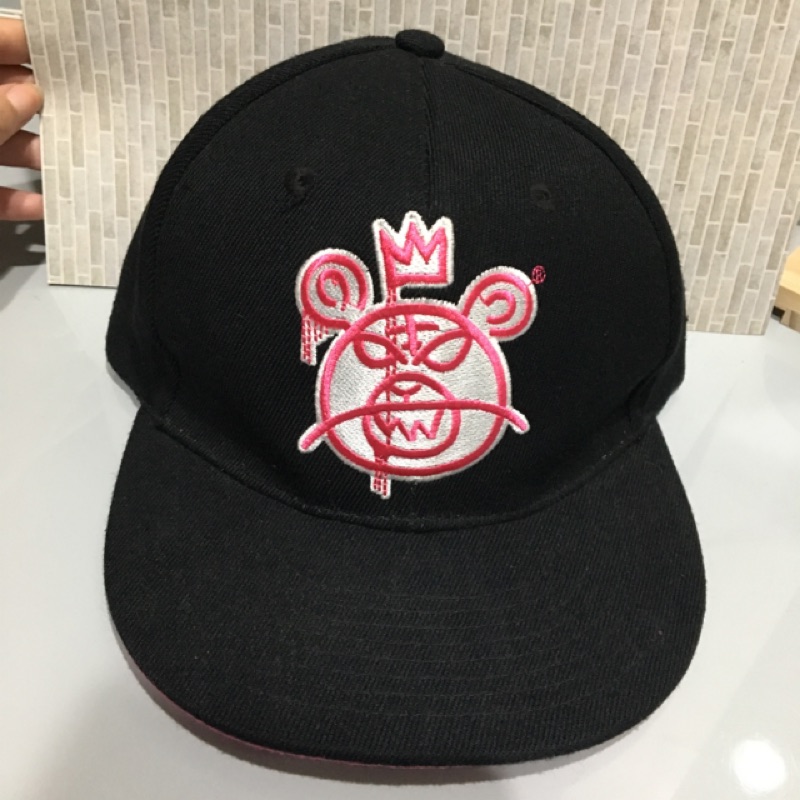 [二手]MNWKA黑底粉logo棒球帽 | 蝦皮購物