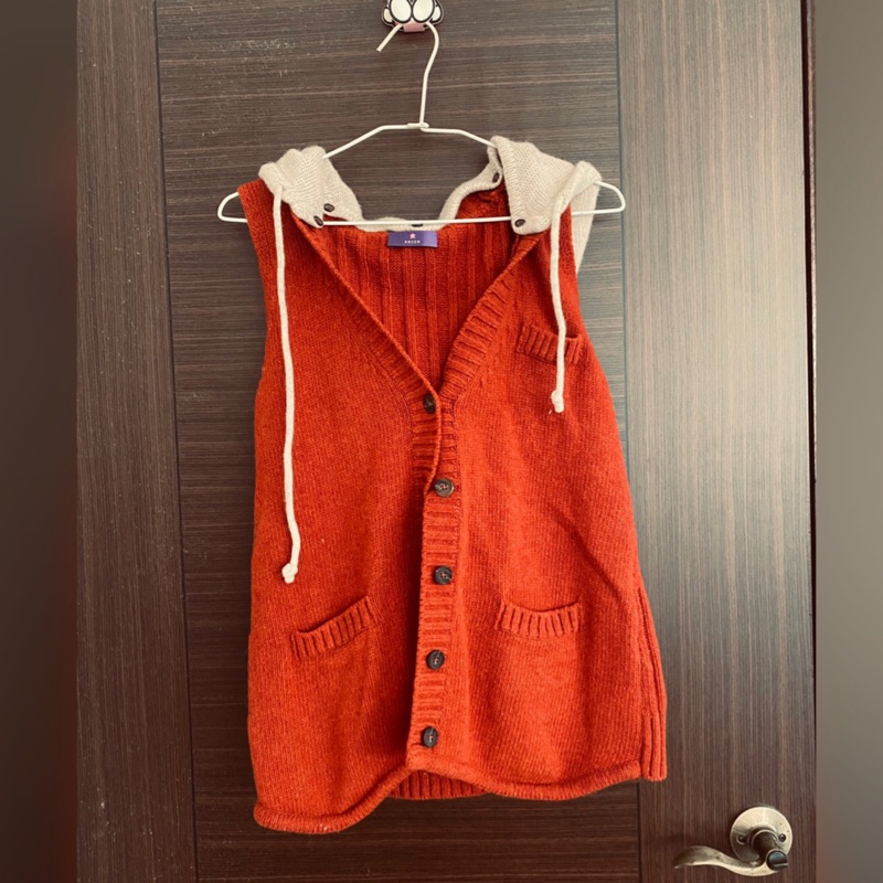 Kezza 橘紅 毛衣背心 復古 俏皮風格 | 蝦皮購物