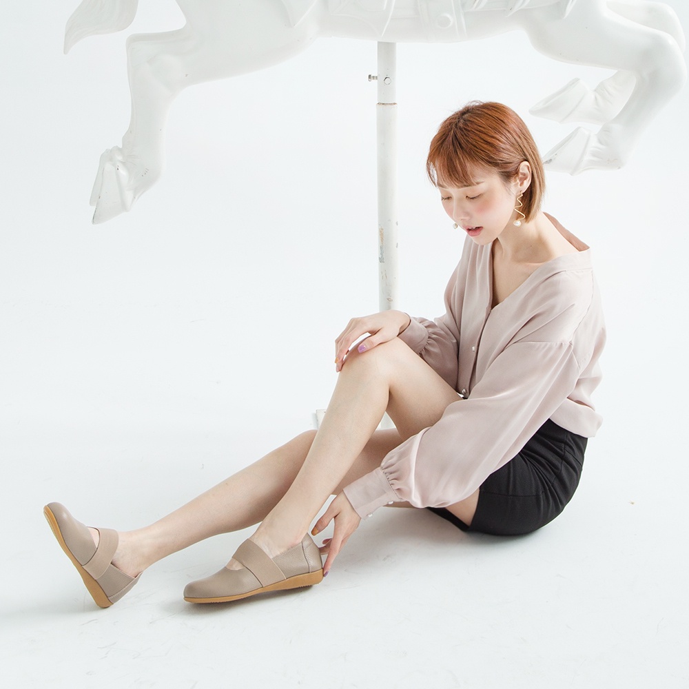 G.Ms. MIT系列-牛皮鬆緊帶圓頭平底休閒鞋-可可 | 蝦皮購物