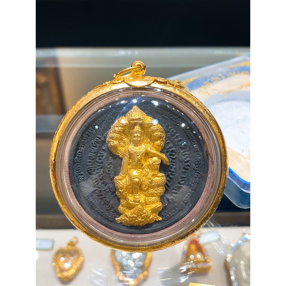 -(下標前請先詢問)瓦瑪哈踏寺 紅統府 2550超霸氣招財澤度金 背後稀有全身拉胡天神 超立體呈現【夢幻佛牌】（Z47） | 蝦皮購物