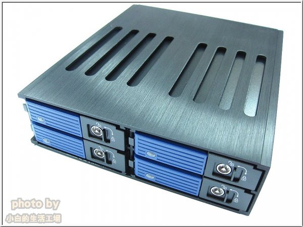小白的生活工場*SNT ST-1041SS SATA/SAS 2.5吋硬碟X4磁碟陣列內接式抽取盒(帶鎖)~~現貨 | 蝦皮購物
