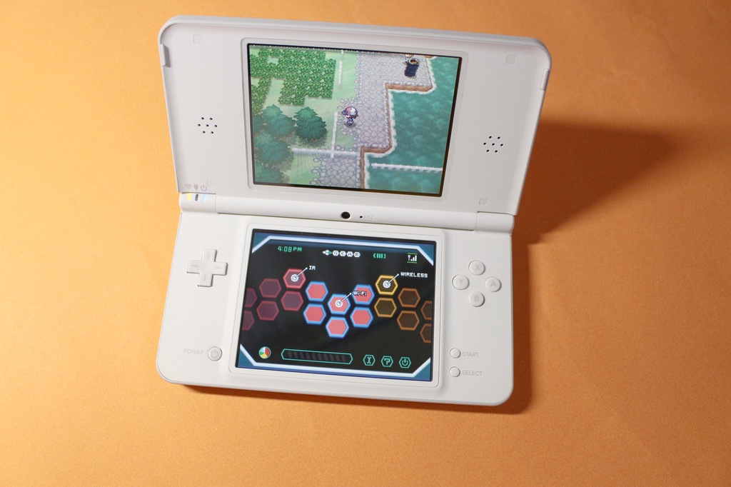 [小狐狸電玩] NDSi LL主機 - 白色(近全新)包含全新充電器 NDS NDSi | 蝦皮購物