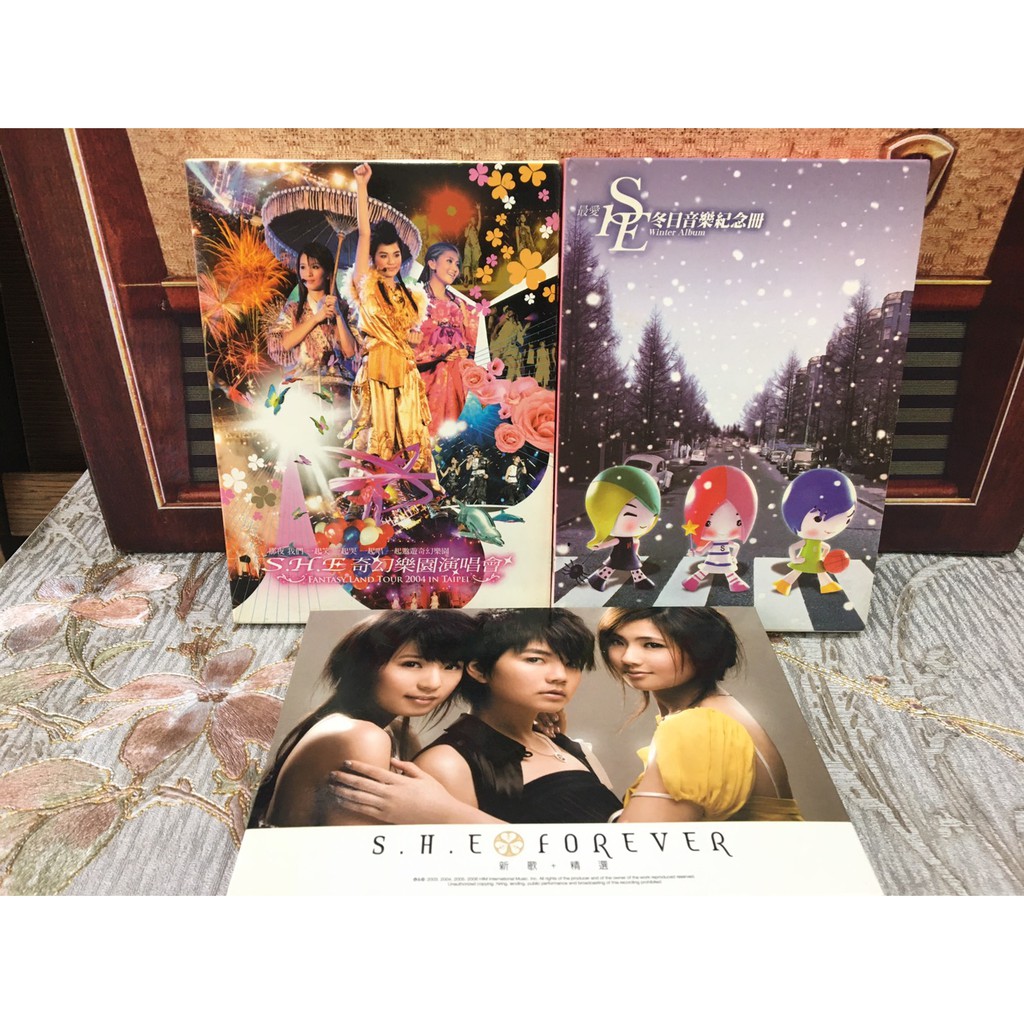 S.H.E--冬日音樂紀念冊/奇幻樂園演唱會/Forever | 蝦皮購物