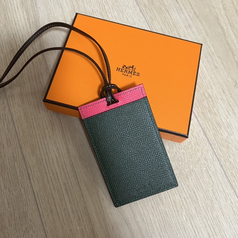 Hermes 愛馬仕 petite h 名片夾 證件夾 識別證掛夾 墨綠/桃色 全新 | 蝦皮購物