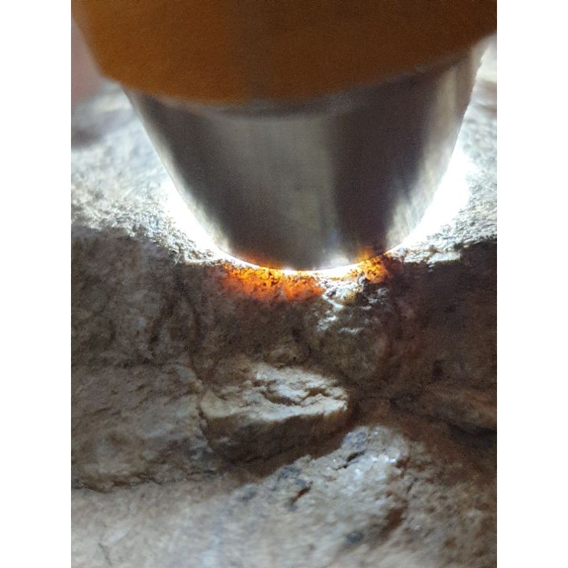 【七彩翡翠】全賭石，莫西沙場口，賭手鐲料，台灣現貨,2749g | 蝦皮購物