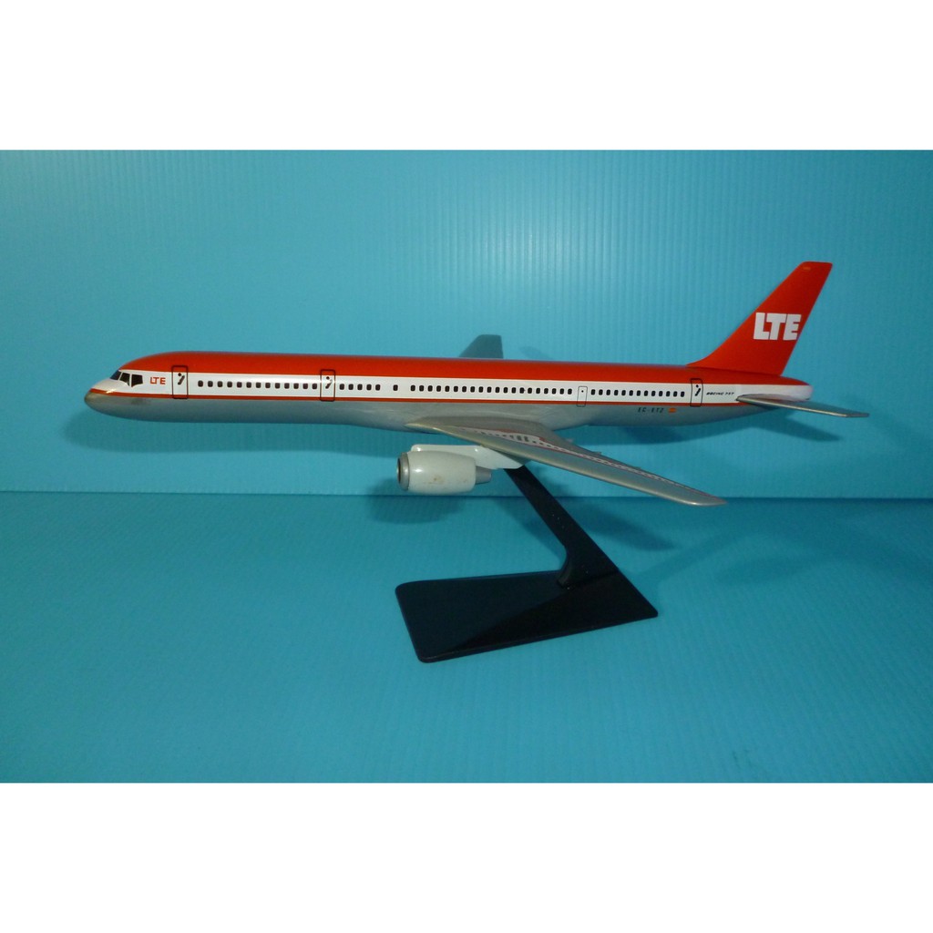 珍上飛— 模型飛機 :B757-200(1:200)德國LTE(編號:B757240) | 蝦皮購物