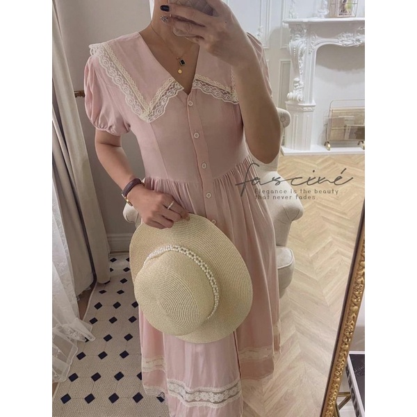 （8D034-22）((現貨))法式溫柔風粉色娃娃領連衣裙 娃娃領 粉色洋裝 蕾絲連衣裙 甜美連身裙 浪漫洋裝 甜美洋裝 | 蝦皮購物