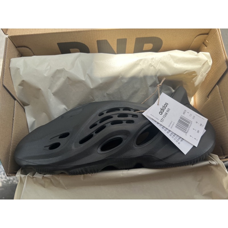 Yeezy Foam Runner ONYX「已售出」 | 蝦皮購物