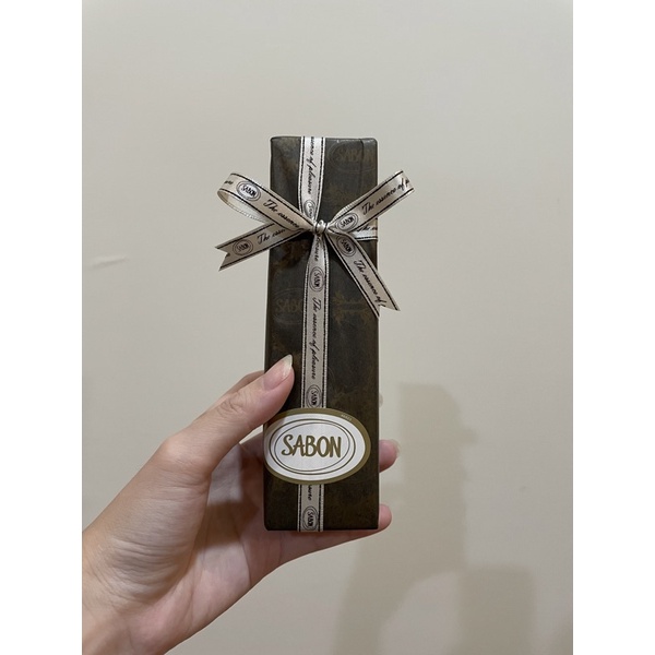 降價）🌟台灣專櫃貨🌟 SABON 玫瑰茶語護手霜 全新50ml 專櫃包裝 附紙袋 數量3 | 蝦皮購物