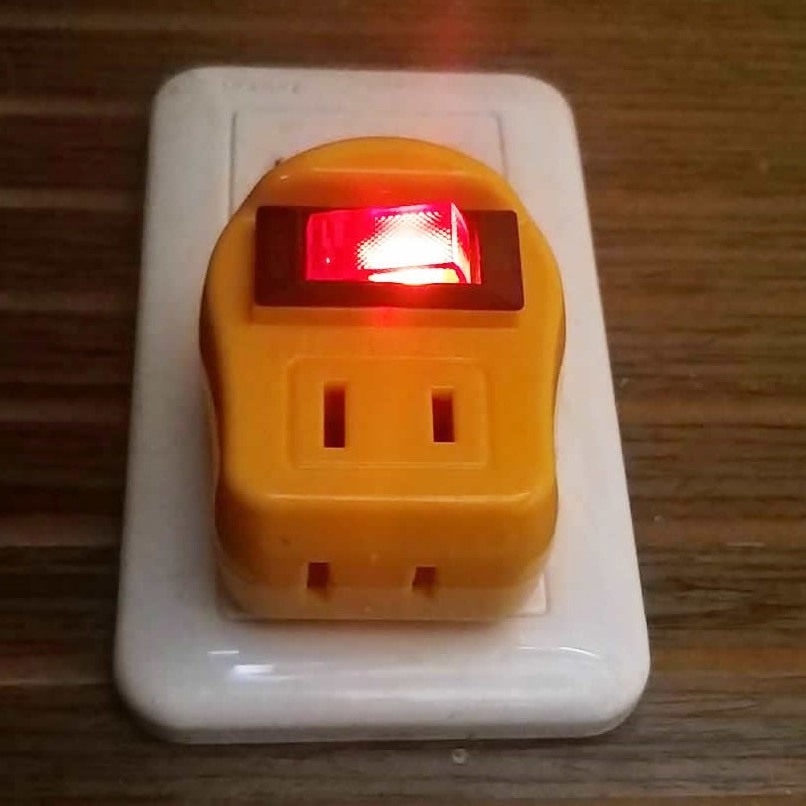 含稅 開關插座 電精靈DL311接地3孔轉2孔節能分接器 1開2插 1開3插 適用110V電壓 台灣製造 高雄鳳山 | 蝦皮購物