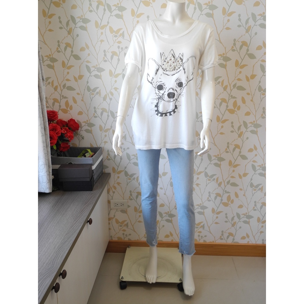 ＊pipi house＊全新韓製品牌STYLE 輕奢俏皮百搭珍珠皇冠吉娃娃印花米白針織棉圓領短袖T恤 | 蝦皮購物