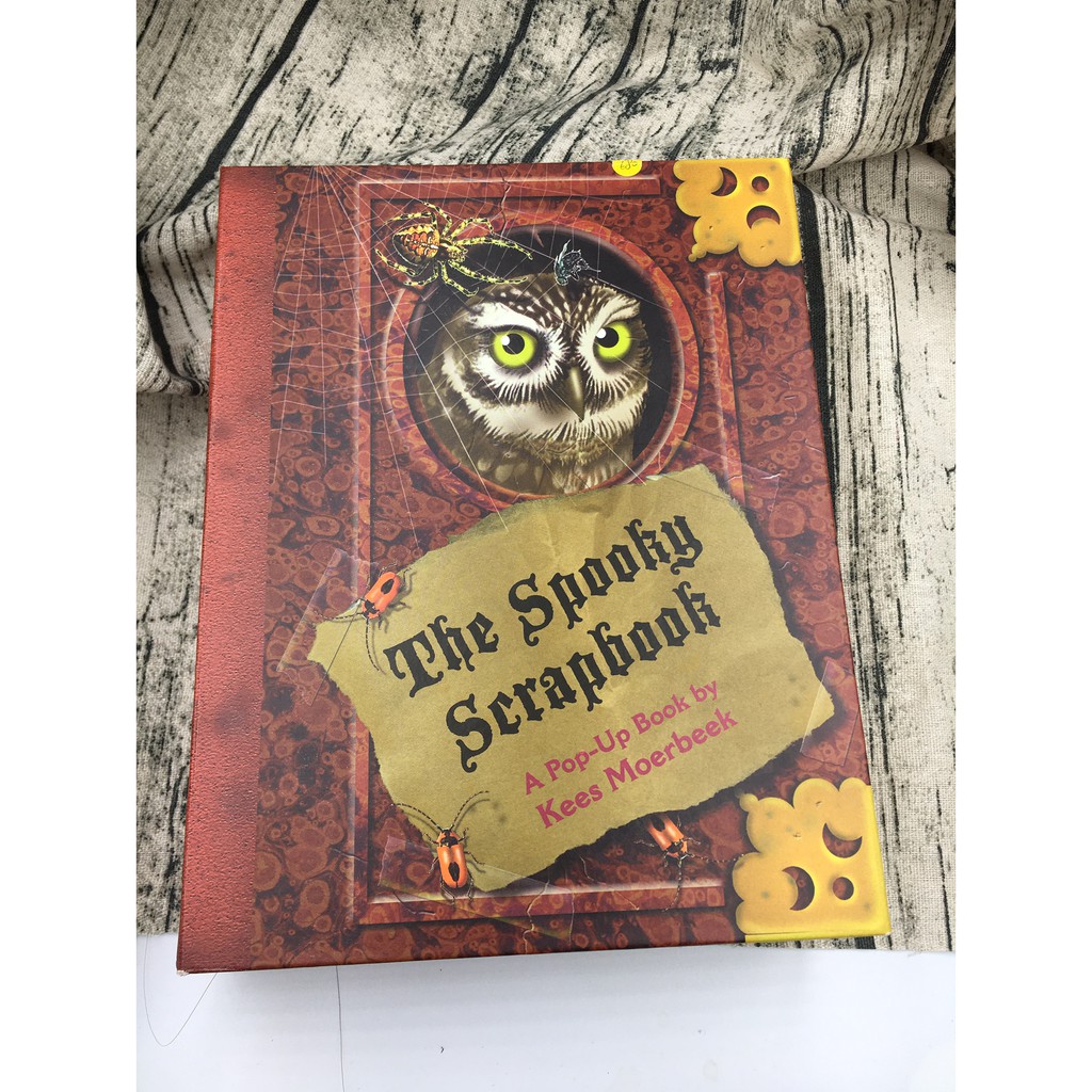 The Spooky Scrapbook 怪異的剪貼簿 #英文小說 #立體書 #絕版書 #創意書籍 | 蝦皮購物
