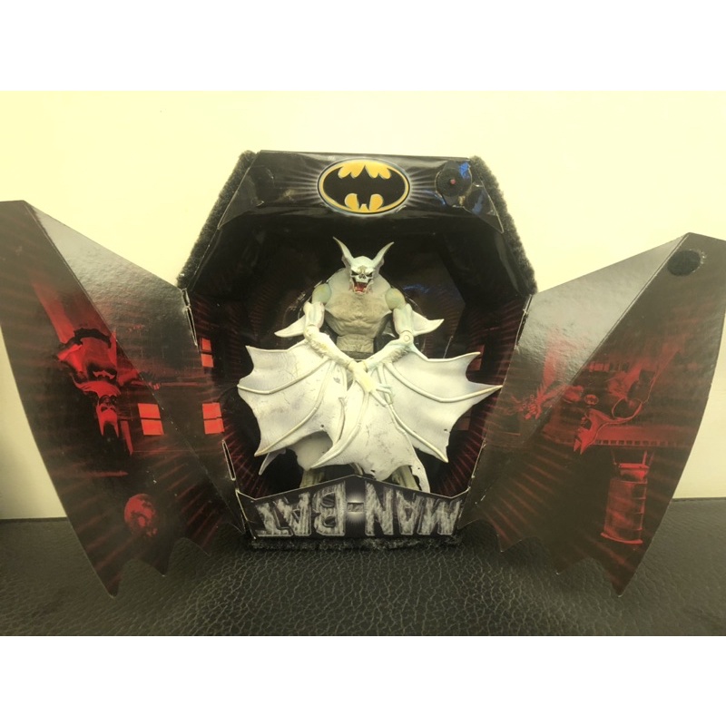 Mattel DC Universe Classics White Man Bat 白蝙蝠人 棺材盒 聖地牙哥漫畫展限定 | 蝦皮購物