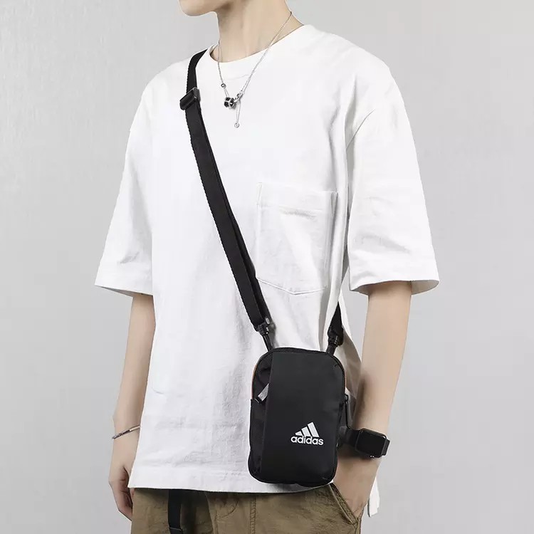 現貨 ADIDAS 側背包 小包 愛迪達 方包 運動 休閒 小方包 健身 黑色 ED6877 | 蝦皮購物