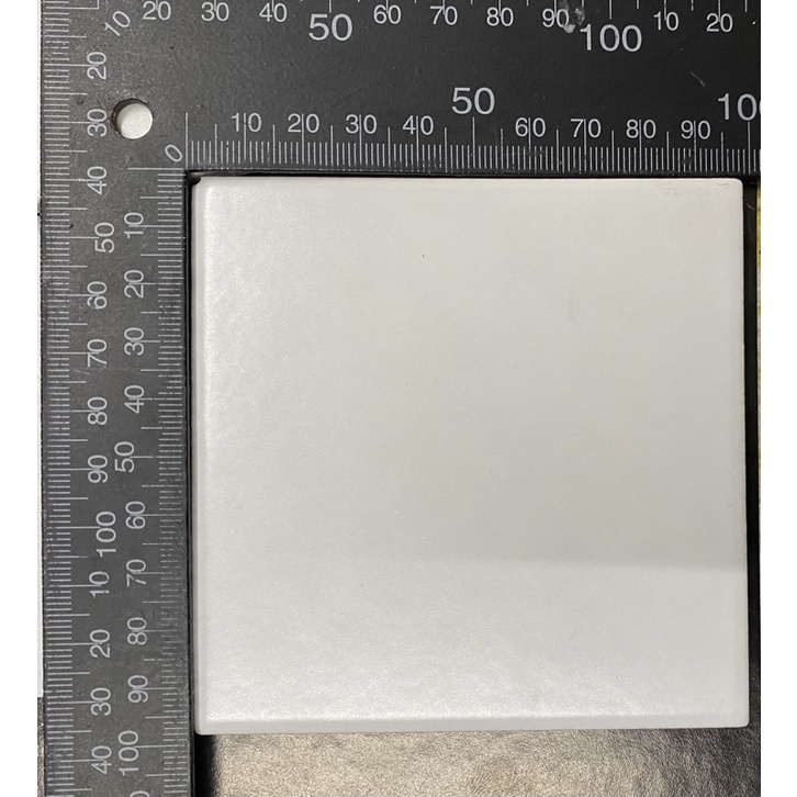 [磚家]約10*10cm、白色、霧面、滑順平面的磁磚，適合浴室、壁磚、磁磚修補、DIY | 蝦皮購物